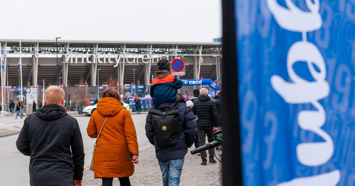 Samler inn julegaver til Fattighuset / Vålerenga
