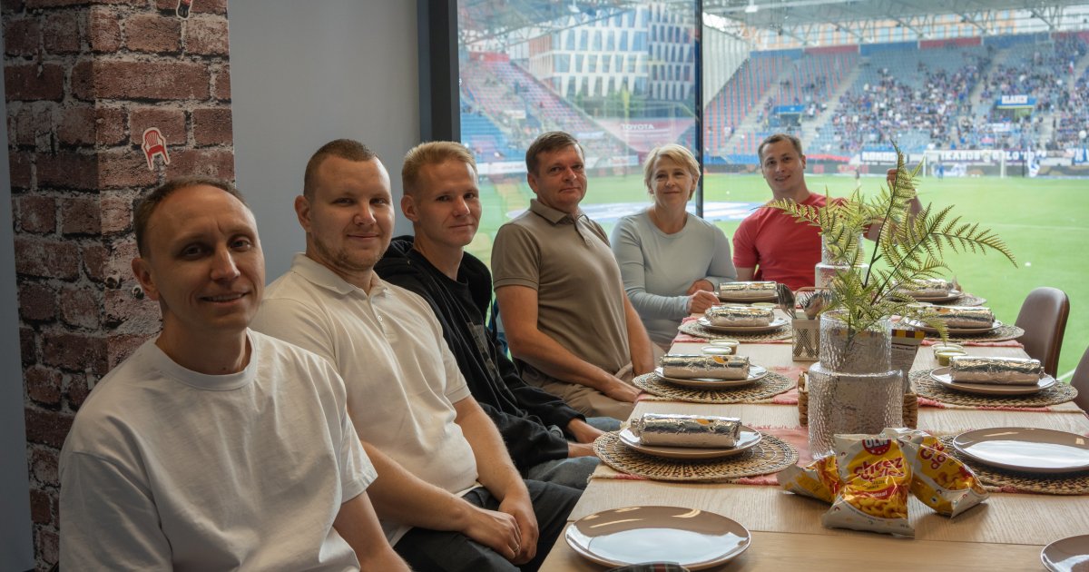 Ukrainske flyktninger fikk VIP-opplevelse i Coca-Cola Lounge / Vålerenga